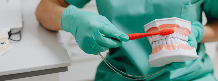 Zahnfleischentzündung: Was tun? Hilfe & Symptome | dentolo